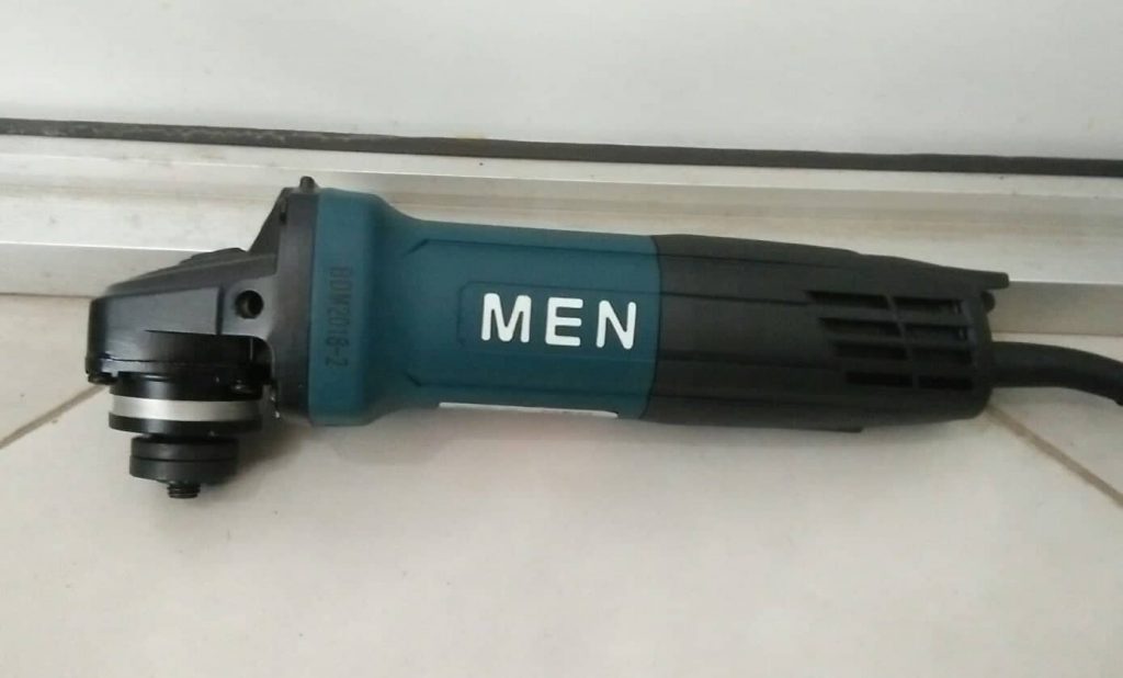 MEN ANGLE GRINDER 100mm/4″ (720w) – Surplus