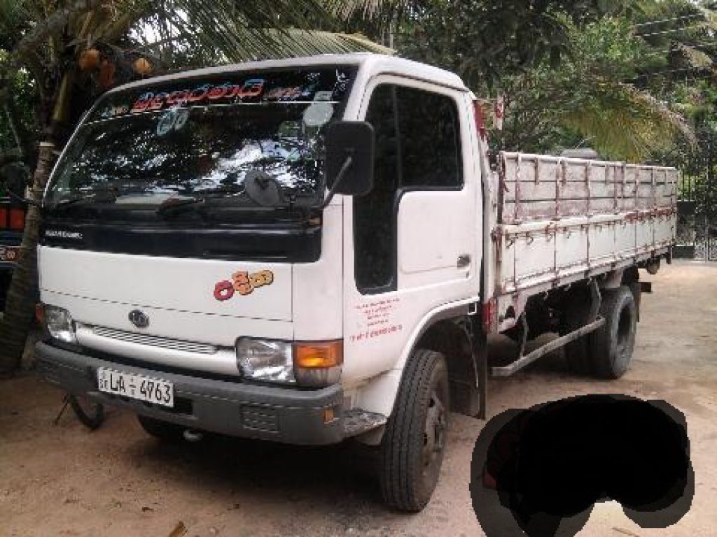Isuzu UD Nissan Lorry 2000 – Surplus