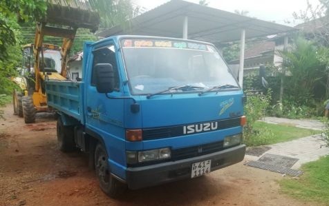 Isuzu motor lorry 1983 – Surplus