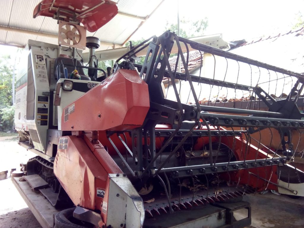 Kubota auto Combine harvester – Surplus