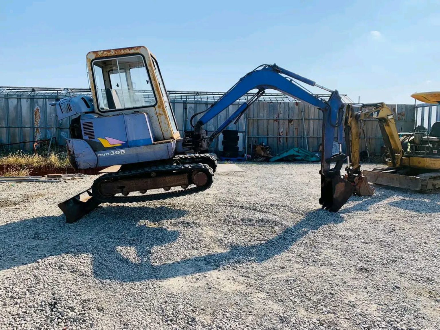 Mitsubishi MM30B Excavator – Surplus